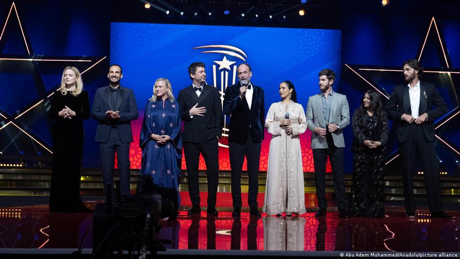 أفلام تتناول المثلية الجنسية تطغى على النقاش في مهرجان مراكش – DW – 2024/12/3