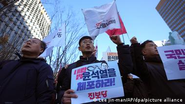 South Korean opposition presents impeachment bill for Yoon – DW – 12/04/2024