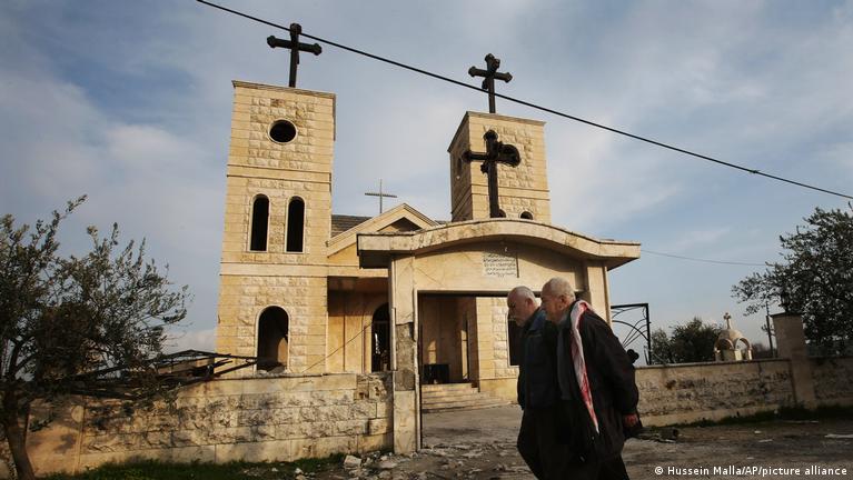 Syria: HTS Islamists pledge to show tolerance for minorities – DW – 12 ...