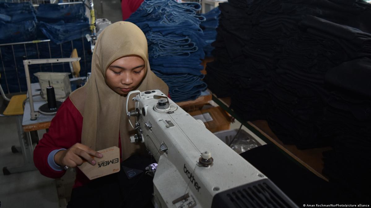 Women in Indonesia's textile industry seek more rights – DW – 12/05/2024
