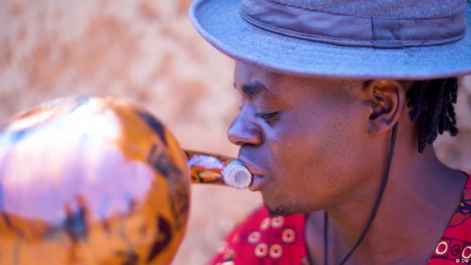 How one Malawian keeps traditional instruments alive – DW – 12/17/2024