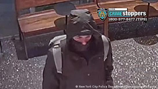 US: Manhunt underway after CEO shot dead in New York – DW – 12/05/2024