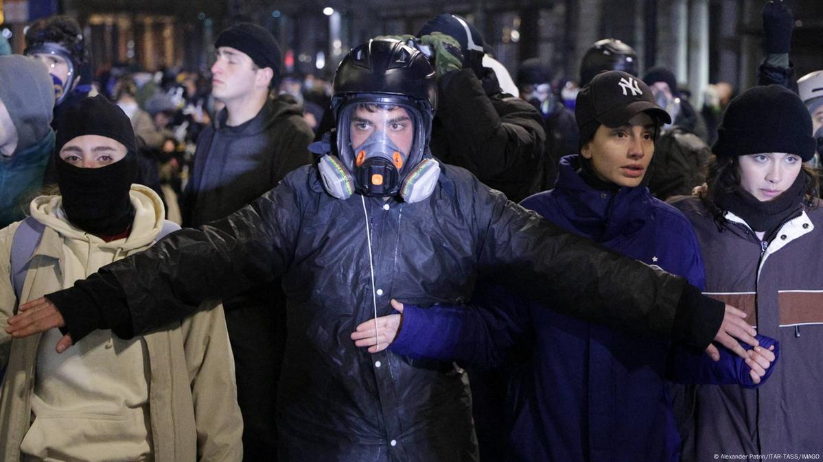 Gjeorgjia: Protesta masive kundër ndikimit rus – DW – 09/12/2024 Gjeorgjia: Protesta masive kundër ndikimit rus – DW – 09/12/2024