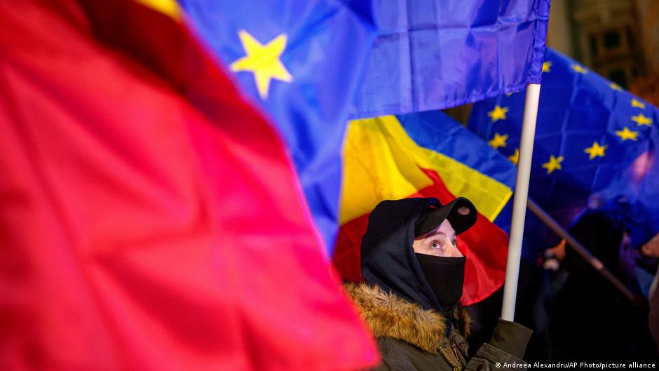 Romanian election results annulled due to 'Russian meddling' – DW – 12 ...