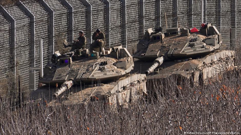 Israel digging anti-tank trench in Golan Heights buffer zone – DW – 12 ...