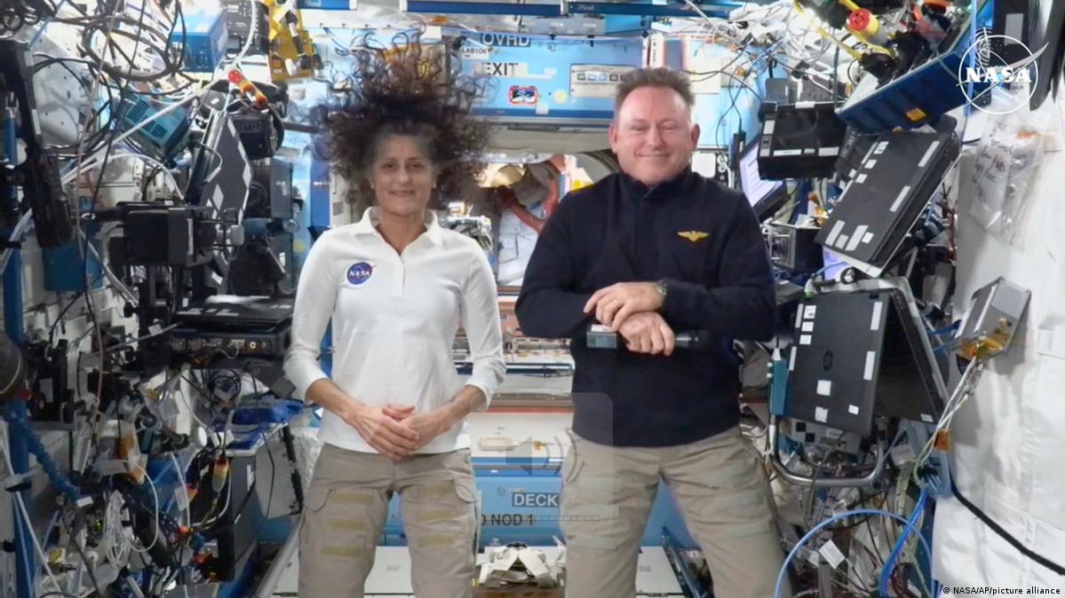 SpaceX launches replacement crew for stuck astronauts – DW – 03/15/2025