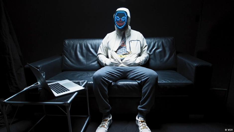 The cruel games of a cyber-bullying cartel – DW – 03/11/2025