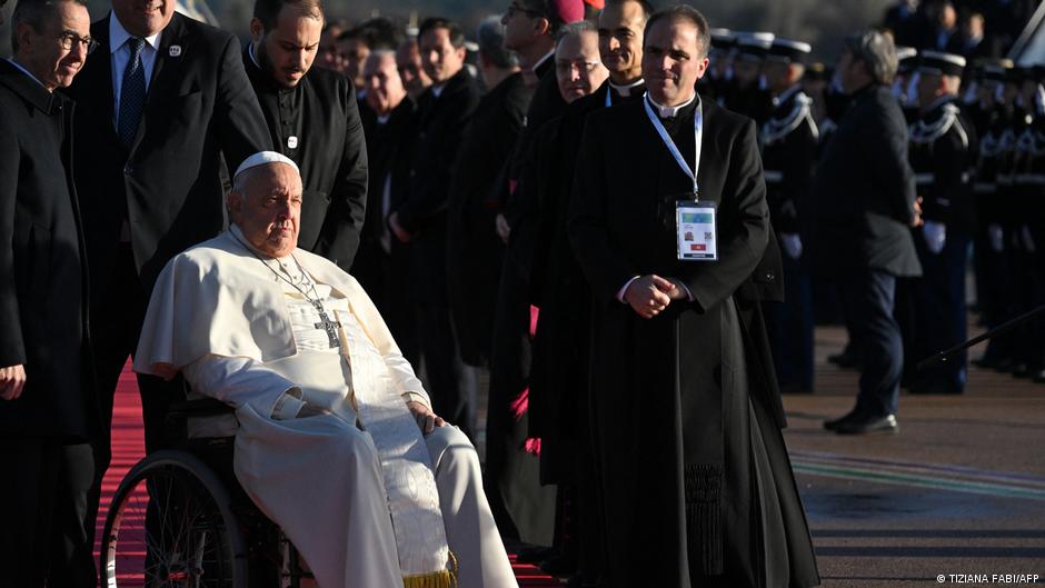 Pope Francis makes first-ever papal visit to Corsica – DW – 12/15/2024
