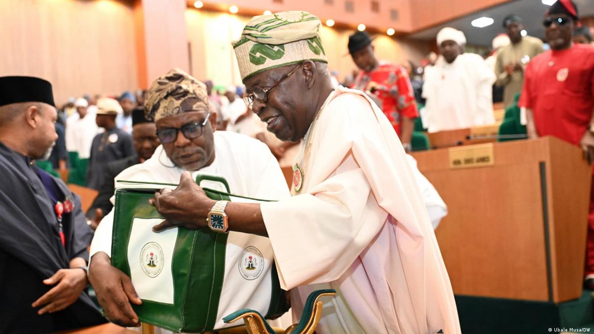 Kasafin kudi mafi yawa a tarihin Najeriya – DW – 12/18/2024