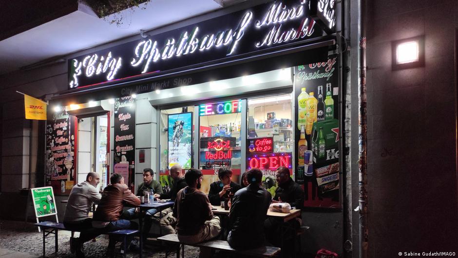 Bodega, bar, corner store: Germany's second home – DW – 12/28/2024