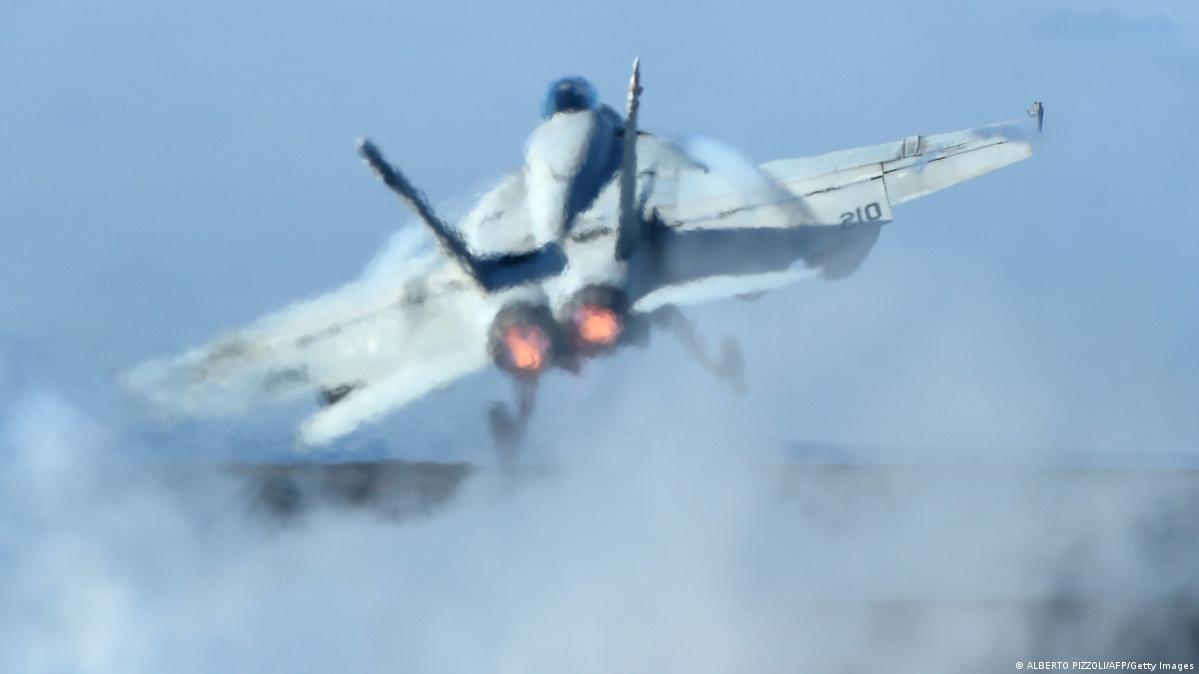 Two US pilots shot down by 'friendly fire' over Red Sea – DW – 12/22/2024