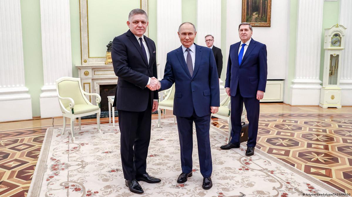 Putin says Slovakia and Fico willing to broker Ukraine talks – DW – 12 ...