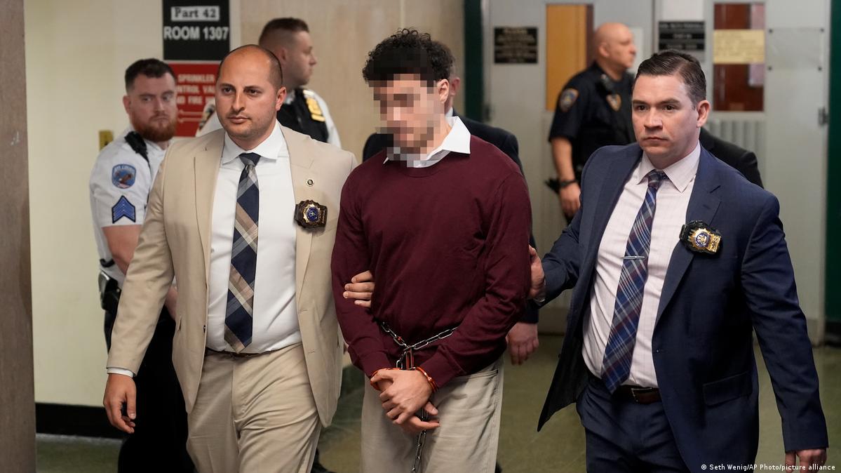 US: Luigi M. pleads not guilty of murder, terrorism charges – DW – 12 ...