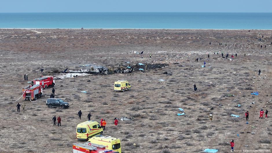 Takriban watu 28 waokolewa wakiwa hai katika ajali ya ndege – DW – 25. ... Takriban watu 28 waokolewa wakiwa hai katika ajali ya ndege – DW – 25. ...