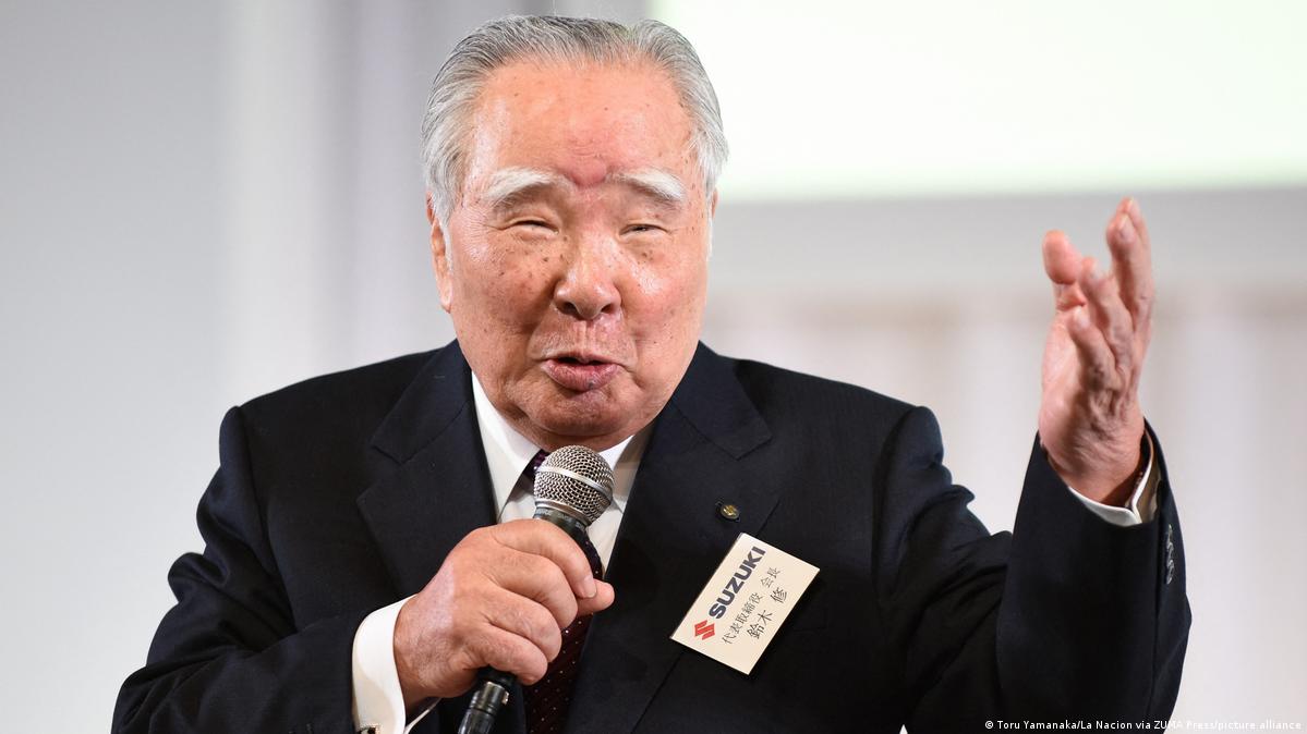 Suzuki's adopted scion Osamu dies after decades in charge