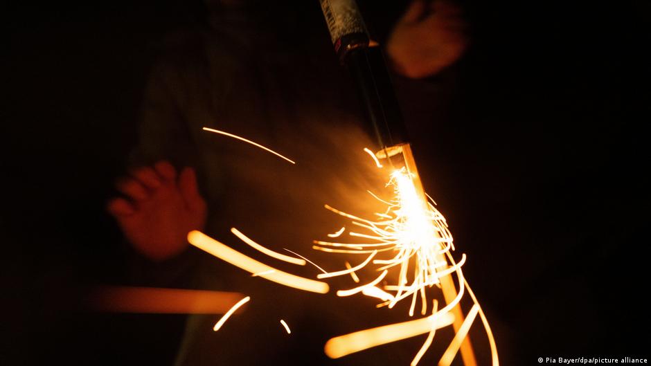 Germany: 4 killed, warehouse fire amid New Year's fireworks – DW – 01 ...