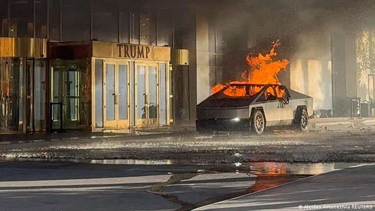 Las Vegas blast: Police believe Tesla driver shot himself – DW – 01/02/2025