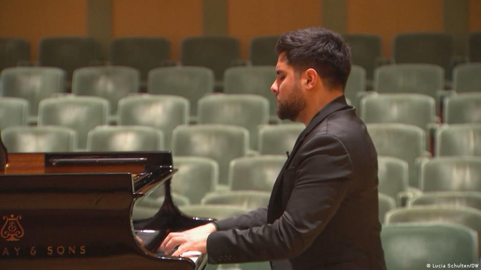How a stagehand became a concert pianist in Brussels
