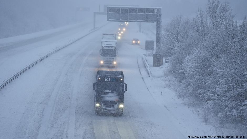 Snow disrupts transport in US and Europe