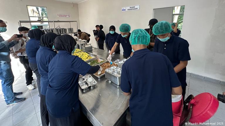 DPR Dapat Info 4.000 SPPG MBG Ditutup, Bukan 1.738 Dapur