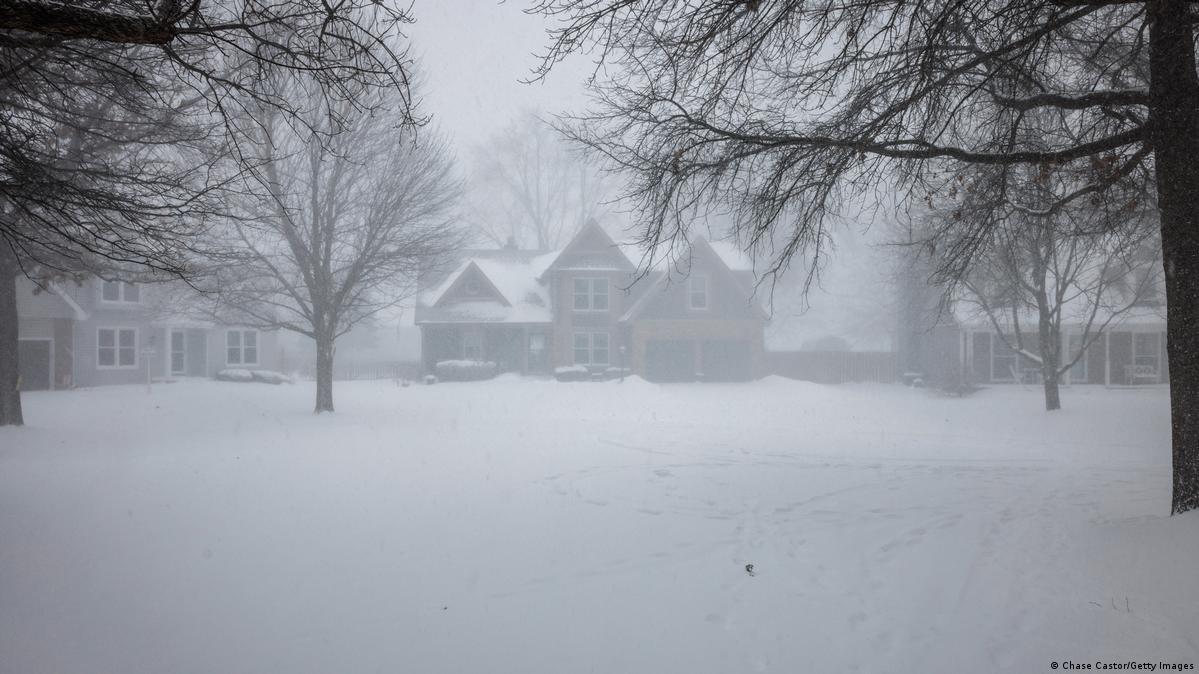Severe winter storm hits large parts of US – DW – 01/06/2025