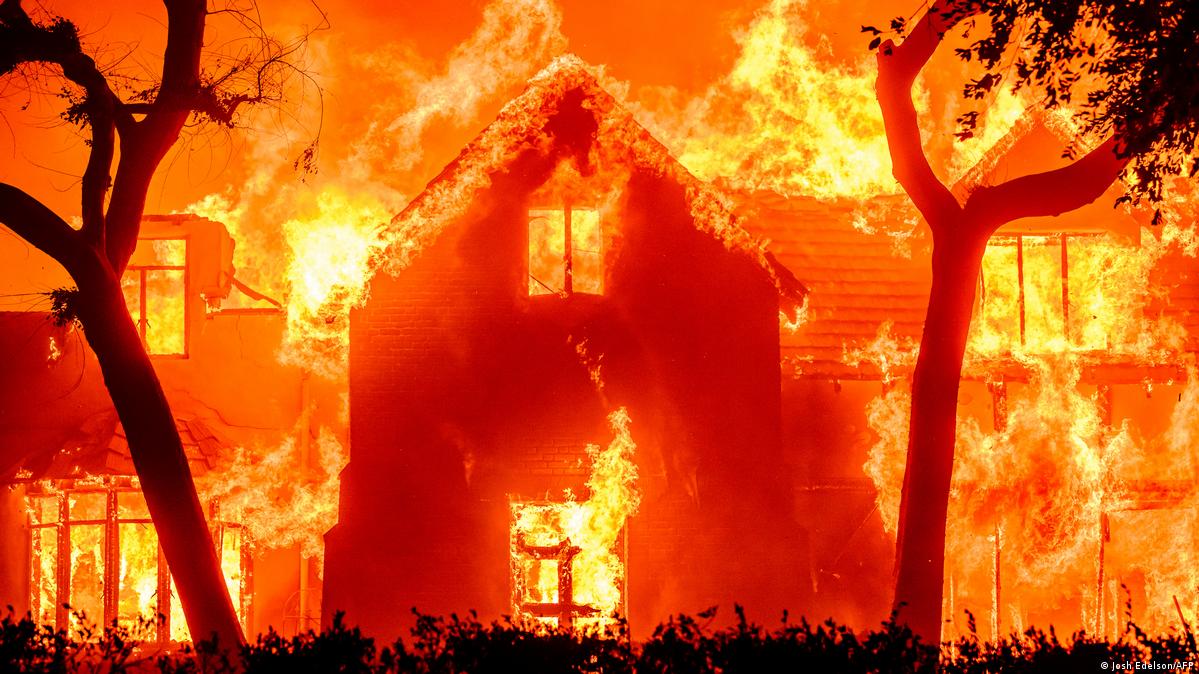 Kebakaran Meluas sampai Hollywood, Terparah Sejak Dua Dekade – DW – 09. ...