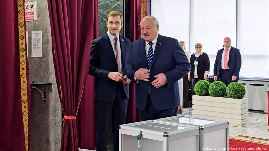 Is Lukashenko's youngest son next in line to rule Belarus? – DW – 01/19 ...