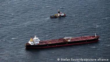 Russian 'shadow fleet' oil tanker towed to German port – DW – 01/12/2025