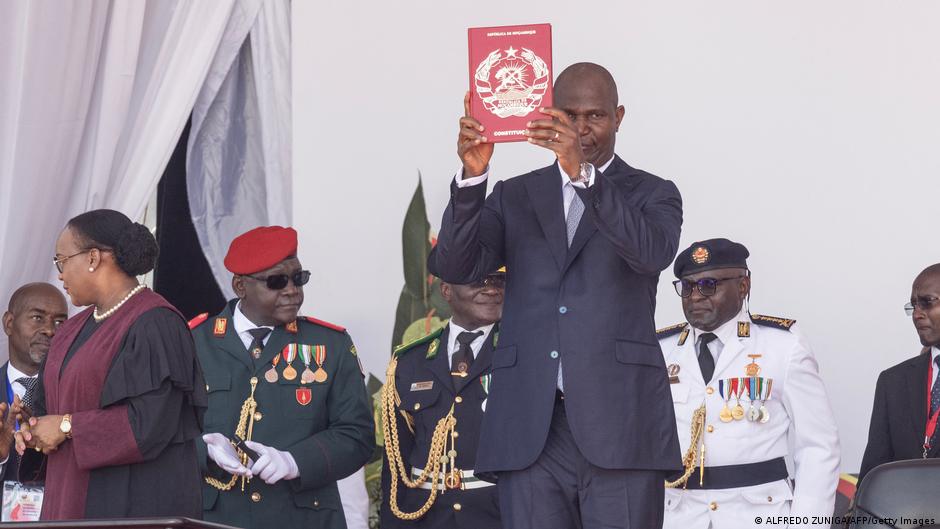 Will President Daniel Chapo be able to govern in Mozambique? – DW – 01 ...