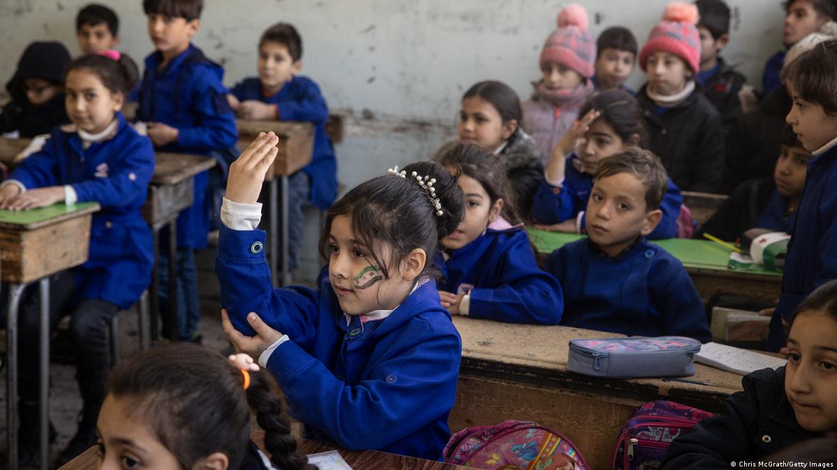 Syria: Nationalist education dropped, but what comes next? – DW – 01/18 ...