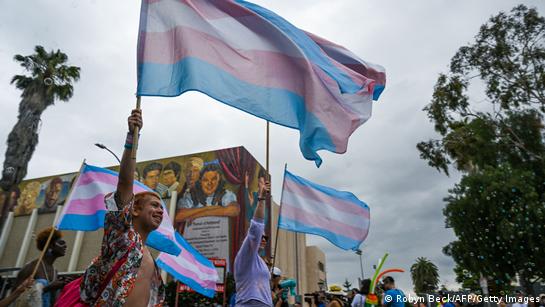 Transgender Asian Americans face double discrimination – DW – 02/12/2025