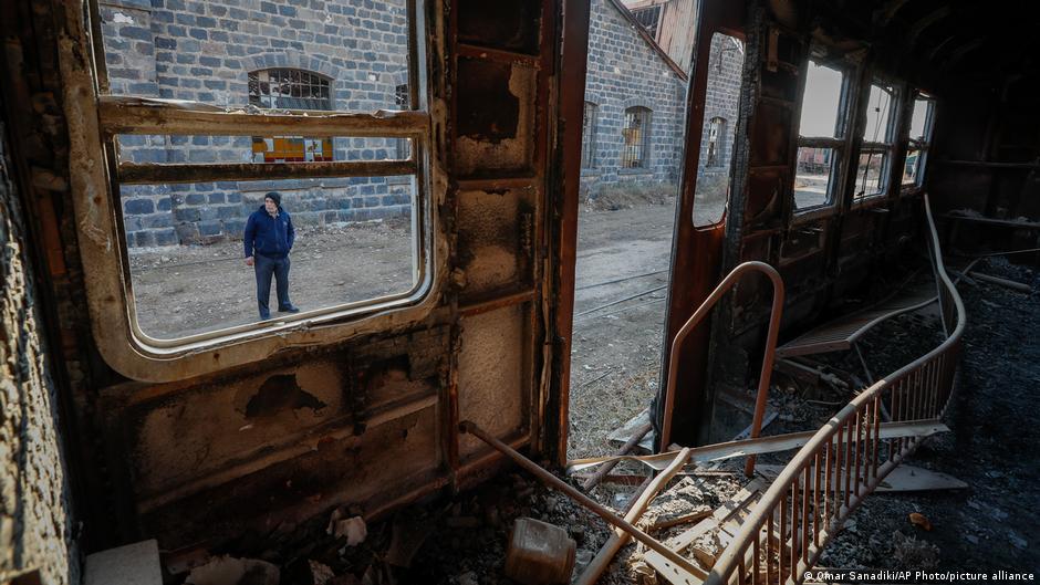 Syrians hope ruined train station could symbolize revival – DW – 01/26/2025