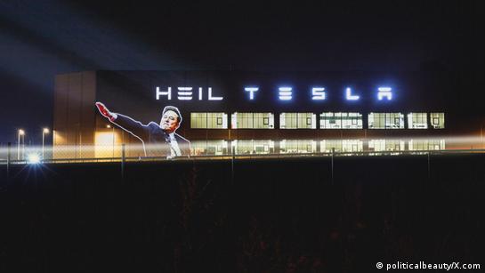 Proyectan a Musk alzando el brazo en planta alemana de Tesla