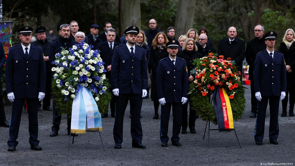 Messerattacke in Aschaffenburg: Stadt trauert um die Opfer – DW – 26.01 ...