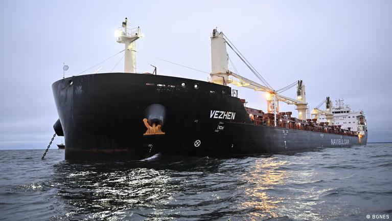 Sweden seizes ship suspected of Baltic cable sabotage – DW – 01/27/2025