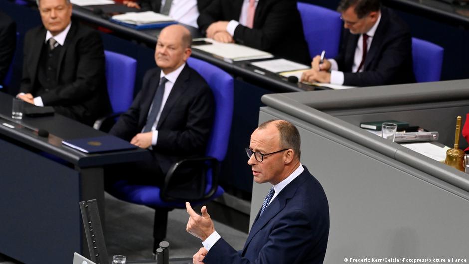 German parliament to debate proposal to curb immigration – DW – 01/28/2025