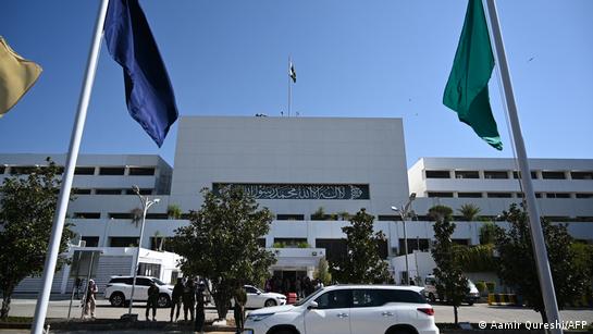Pakistan Senate votes to ban fake news on social media