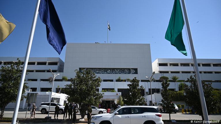 Pakistan Senate votes to ban fake news on social media
