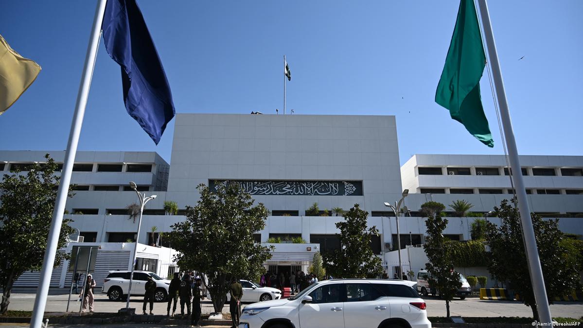Pakistan Senate votes to ban fake news on social media