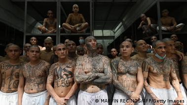 Inside El Salvador's maximum security prison – DW – 01/31/2025