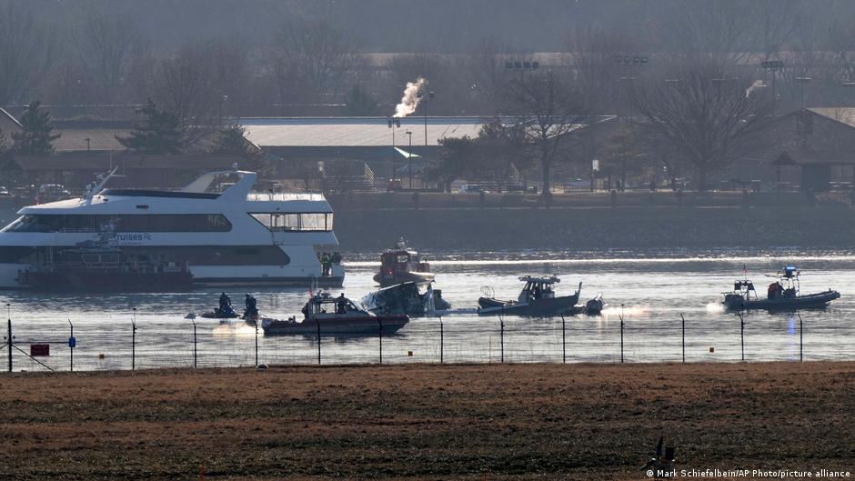 Washington plane crash: Authorities recover flight recorders
