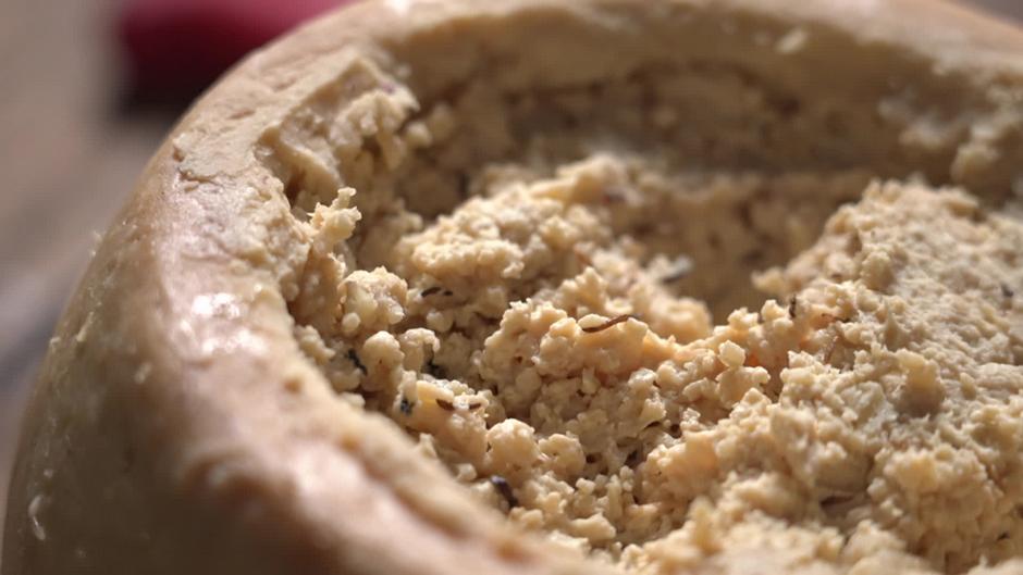 Would you eat casu marzu, cheese made with maggots? – DW – 02/07/2025