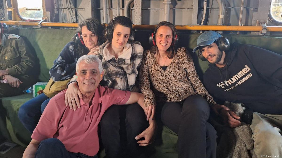 Nach Geisel-Übergabe in Gaza: "Wir sind tief bewegt" – DW – 30.01.2025