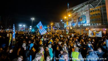Germany: Mass protests after far-right AfD helps CDU/CSU