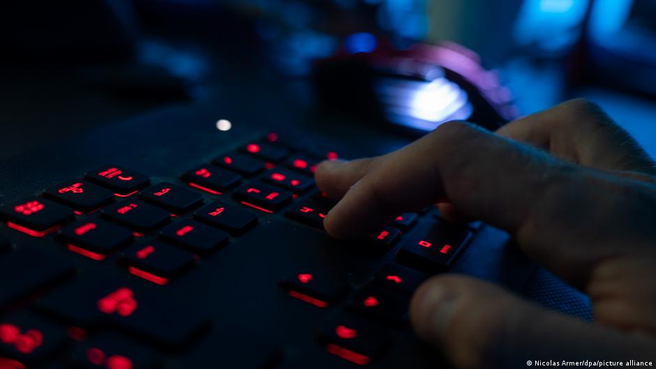 Why is there a surge in job scams in Nigeria? – DW – 02/11/2025