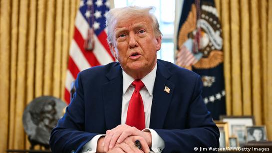 Prasa o Trumpie: testuje swoich przeciwników – DW – 05.02.2025