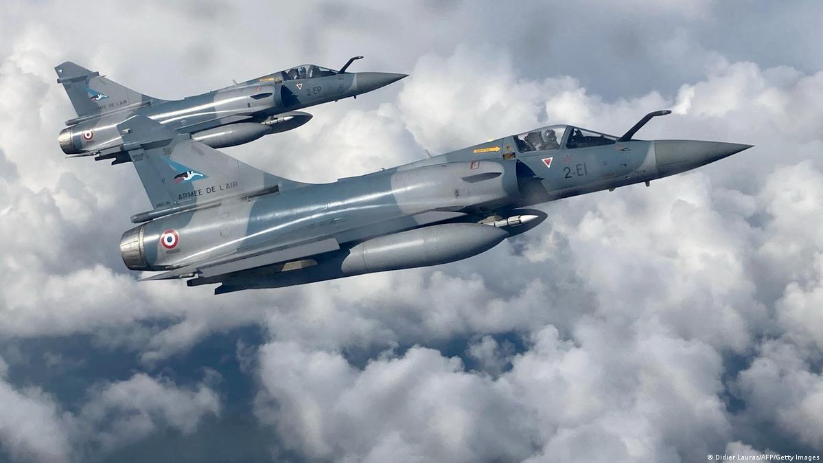 Ukraine receives French and Dutch fighter jets – DW – 02/06/2025