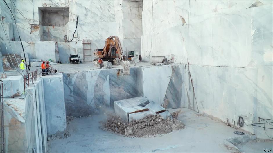 Carrara: Mining the world's most precious marble – DW – 02/17/2025