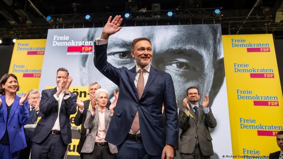 Germany's neoliberal FDP's desperate fight for survival – DW – 02/10/2025