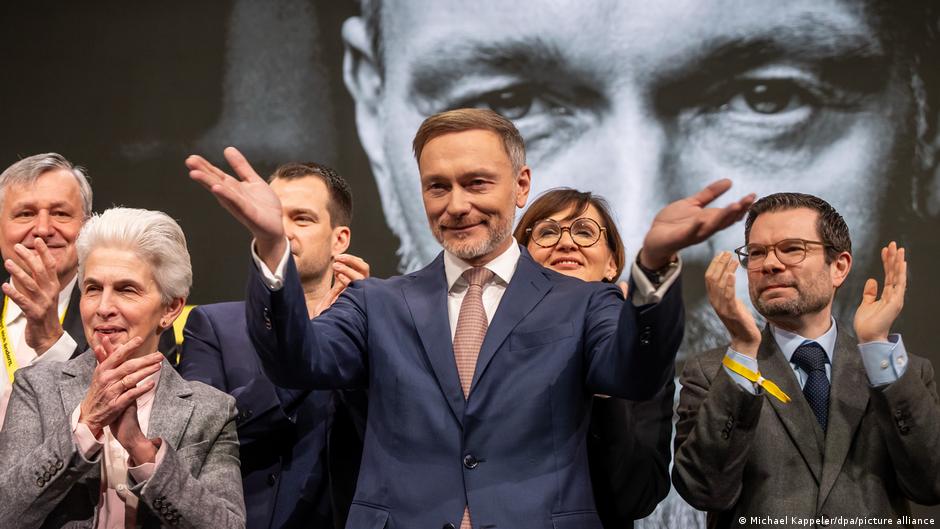 Nemački Liberali u jurišu na cenzus – DW – 10. 2. 2025.